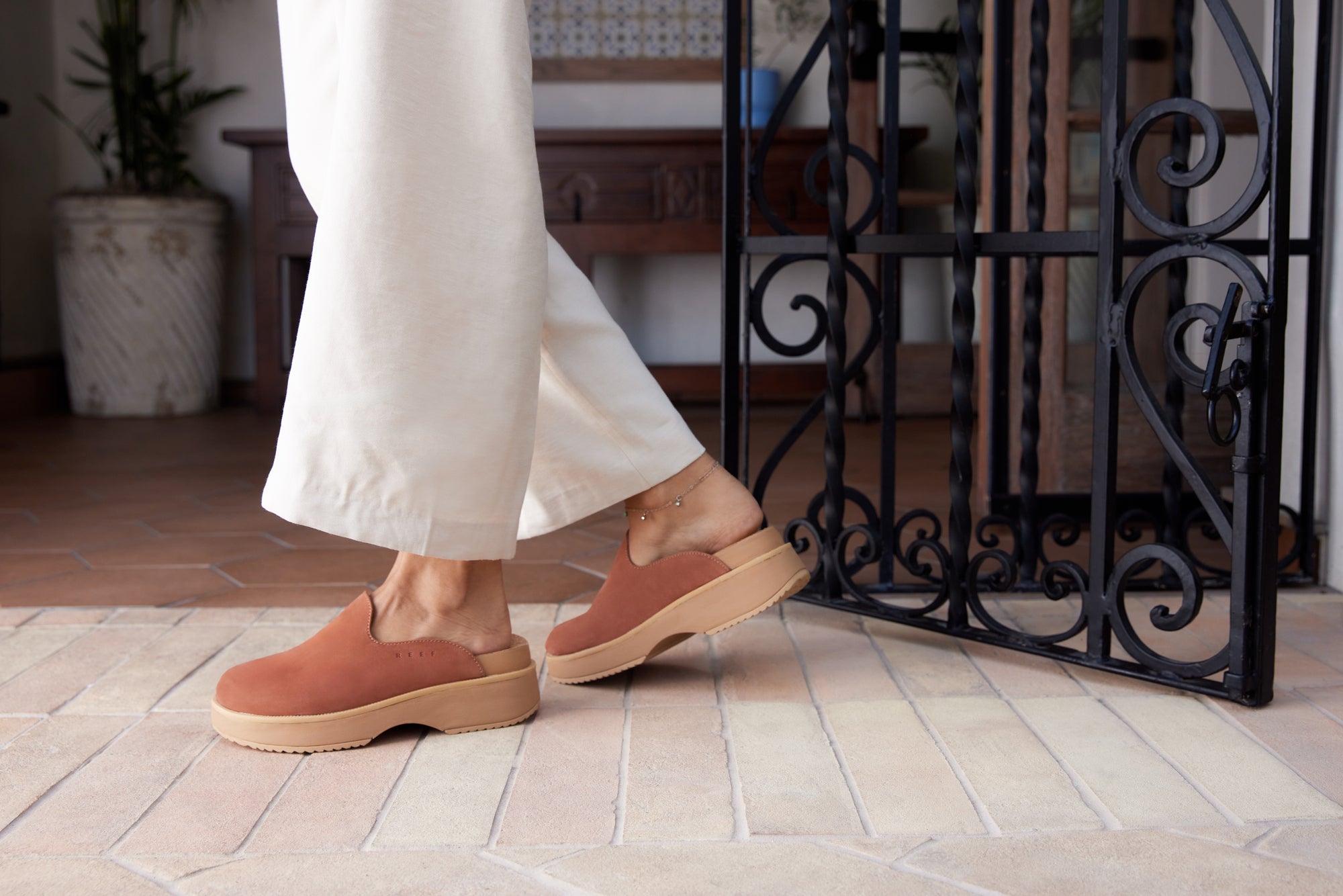 Vista Skye Clogs – REEF