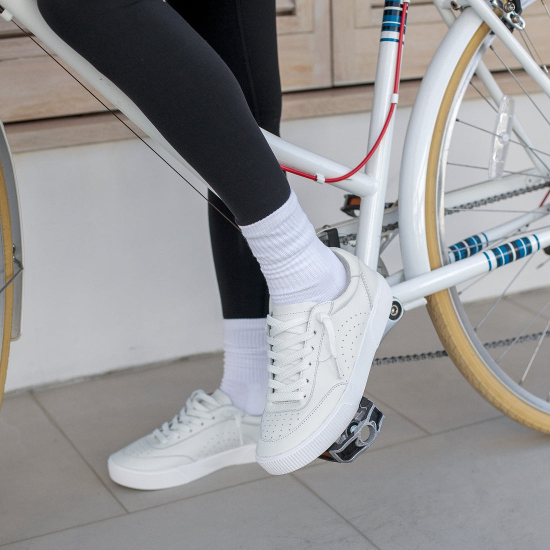 Lay Day Seas: Women's White Leather Sneakers | REEF®