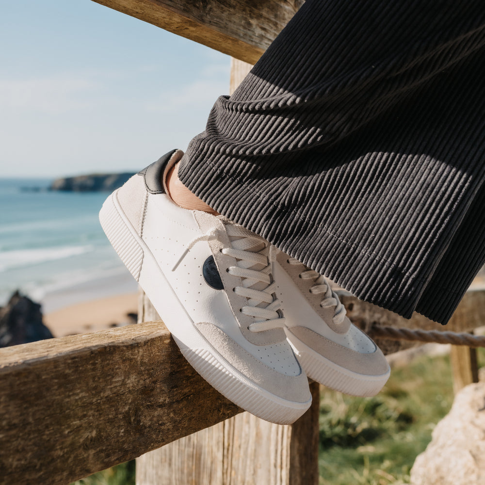 Women's Lay Day Seas Shoes in White Black Lese | REEF®
