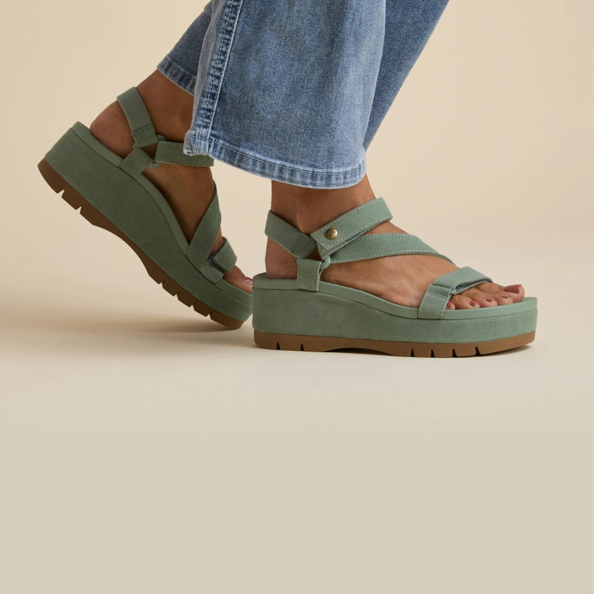 Women's Slides | REEF® Beach & Pool Slides