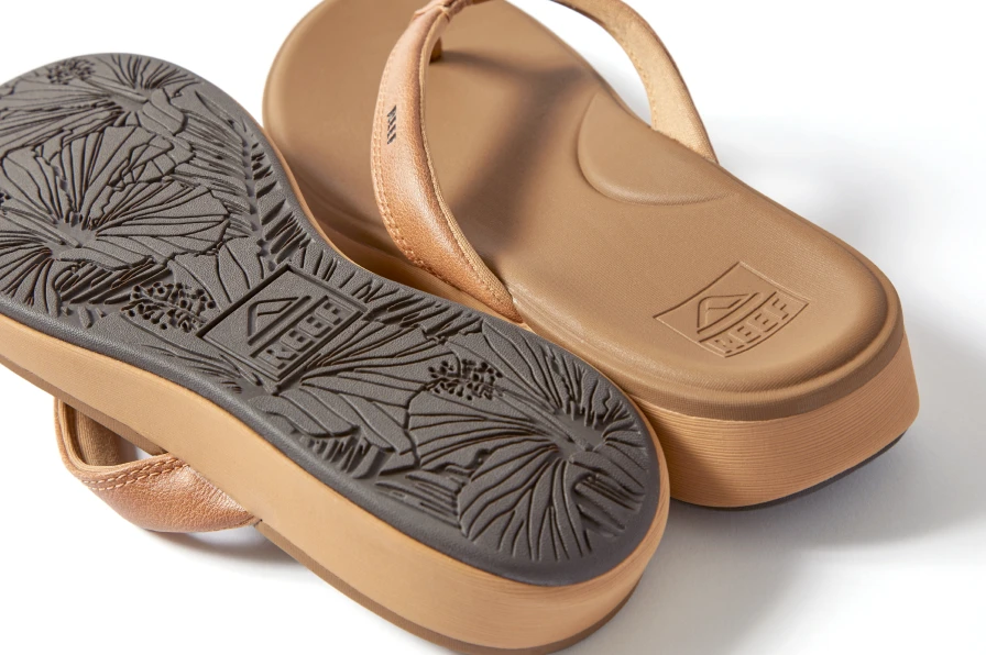 Women's Cushion Cloud Sandals in Natural | REEF®